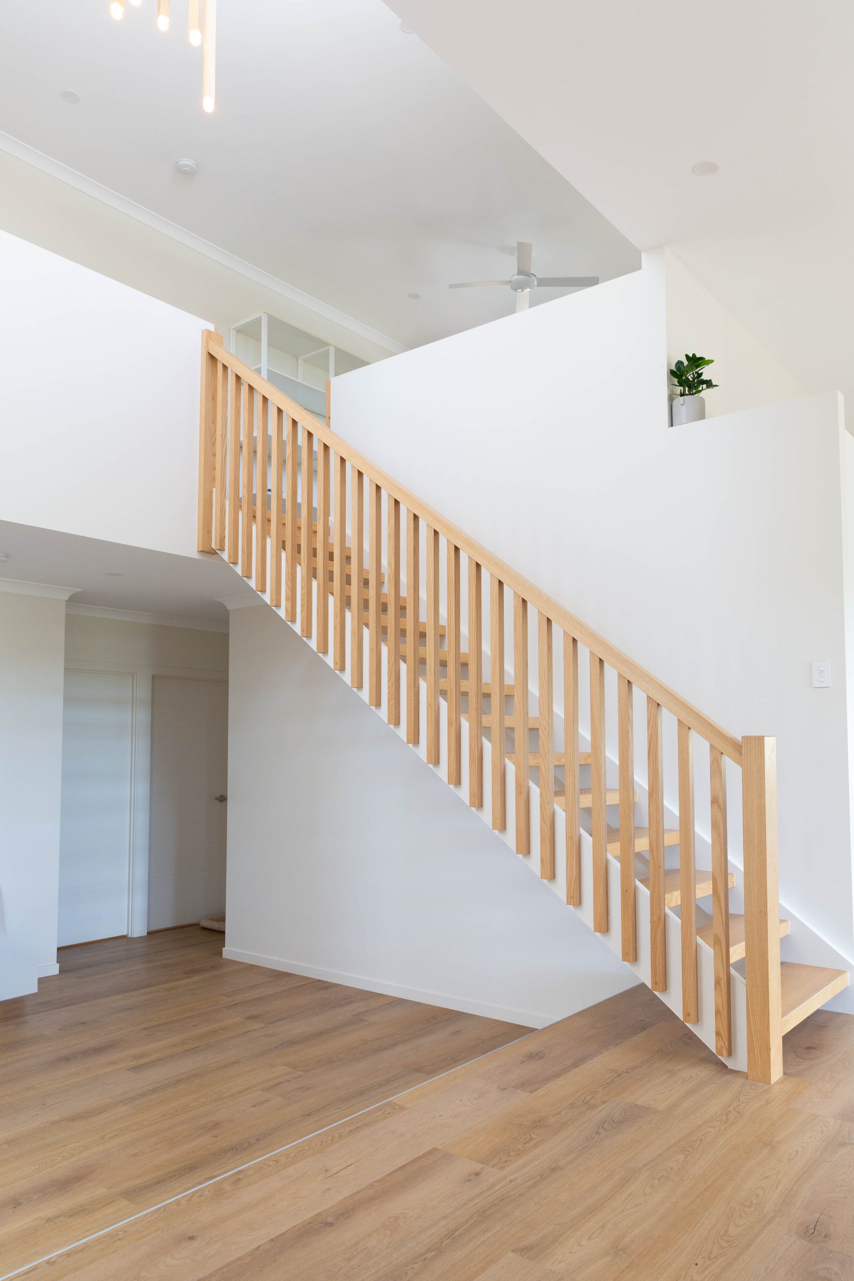 Timber Staircase Specialists: Straight Timber Staircases | Custom Made