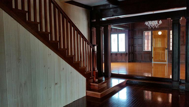 Timber Staircase Specialists: Straight Timber Staircases | Custom Made